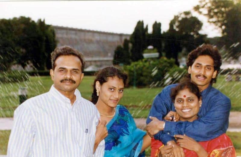Ys Jagan Mohan Reddy Biography: Age, Wife, Daughters, Sharmila, Ys ...