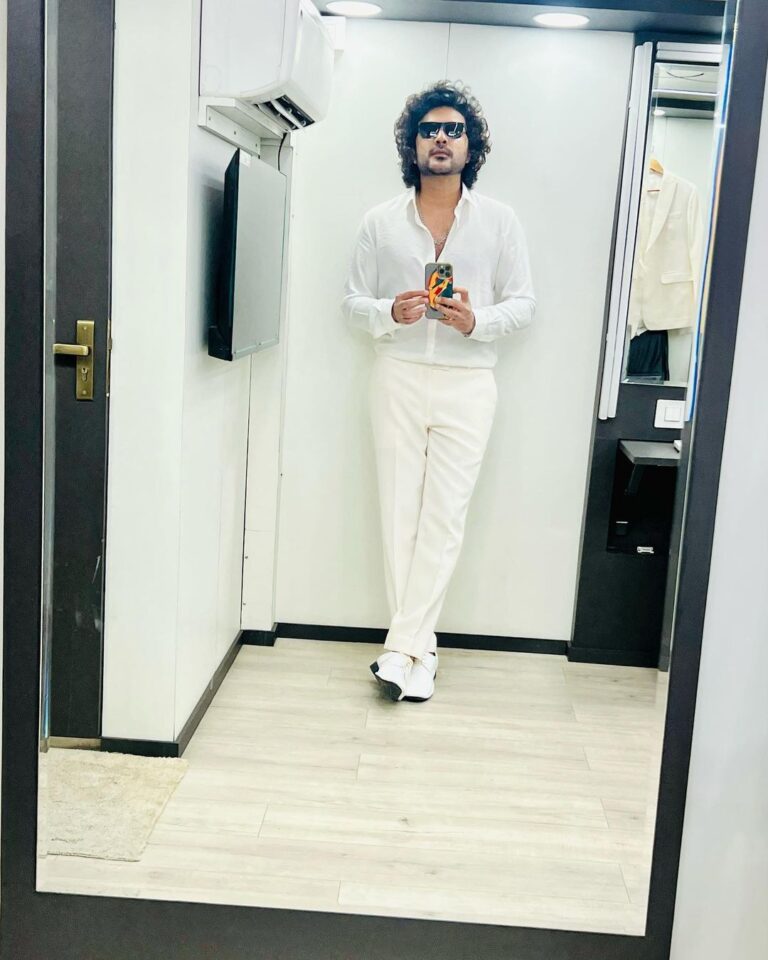 Siddhu Jonnalagadda Biography: Age, Personal life, Family, Education ...