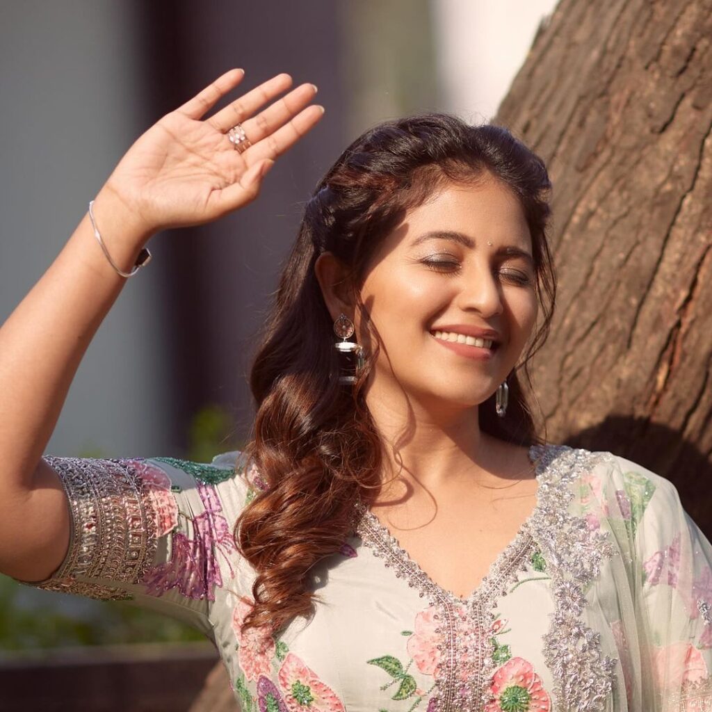 Anjali Biography: Age, Family, Career, Physical Appearance, Movies ...