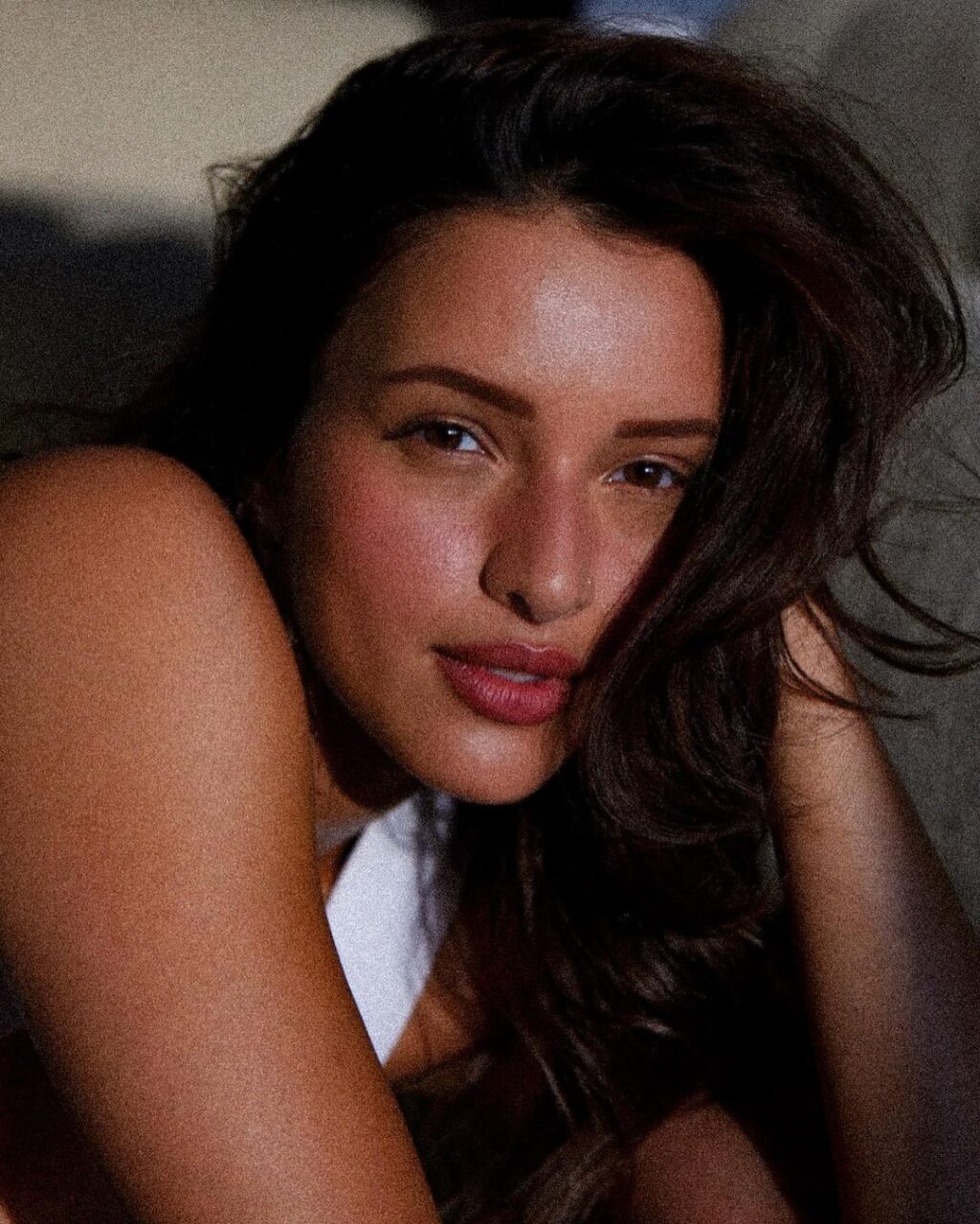 Tripti Dimri Sun Drenched Hot Stills - Cinema Manishi