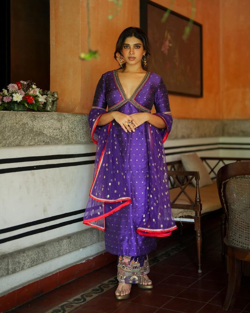 Dushara Vijayan Biography: Age, Career, Physical Appearance, Education ...