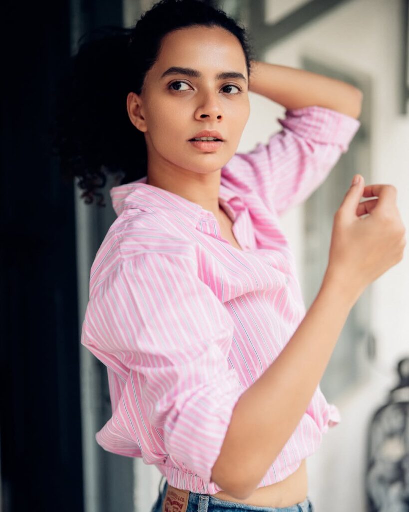 Dies Irae Movie Heroine Athulya Chandra Biography: Age, Career, Family ...